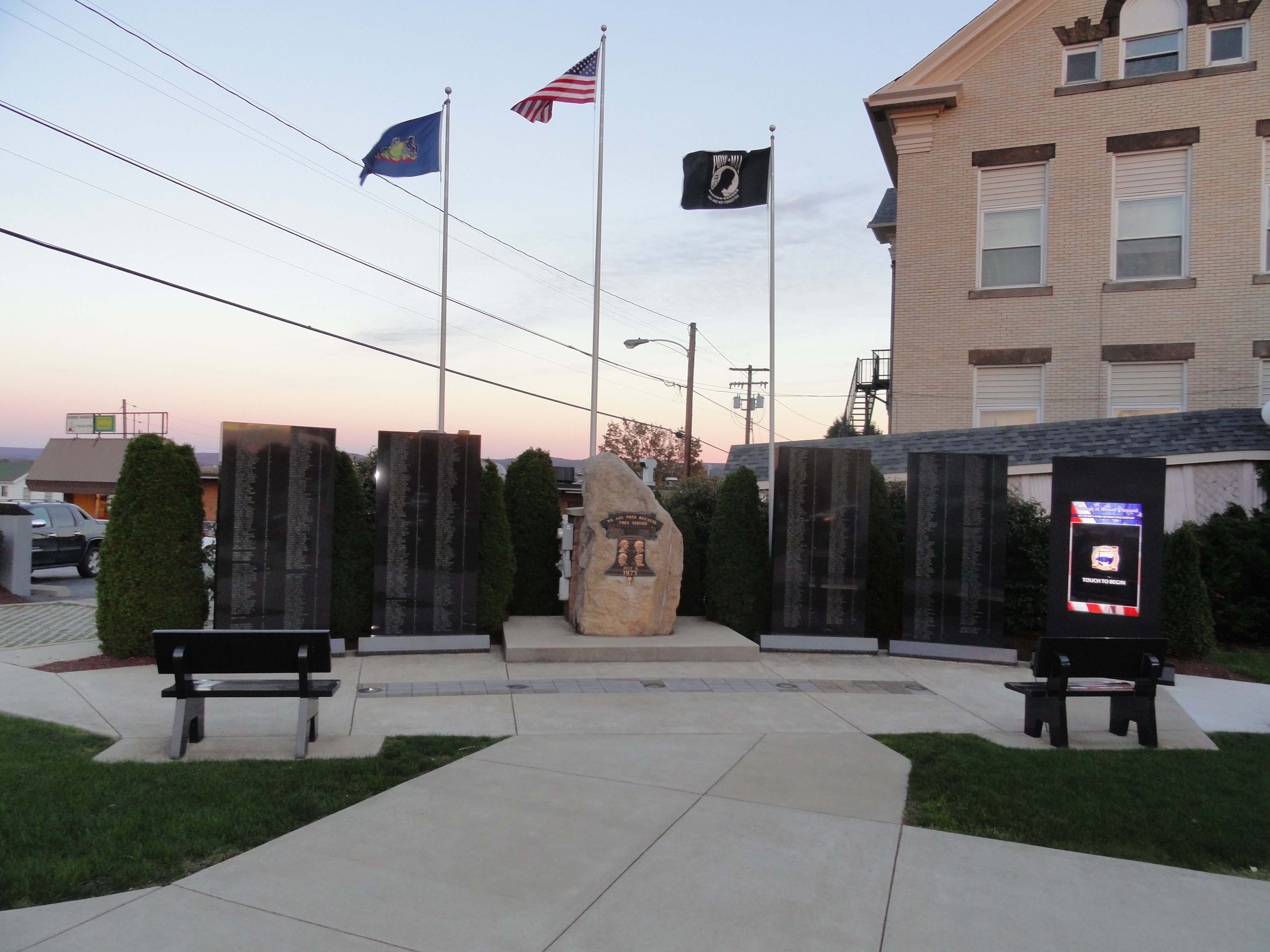 ITSENCLOSURES Completes a Digital Video Wall for Local Veterans' Memorial
